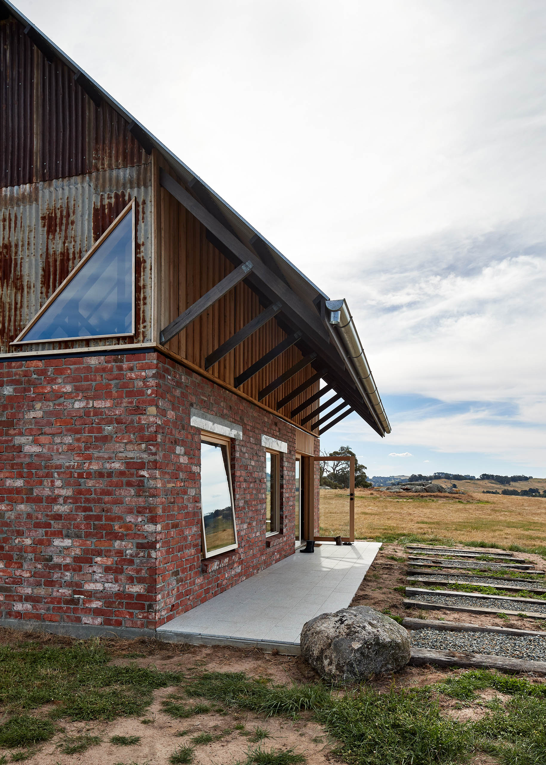 Nulla Vale House and Shed - MRTN Architects