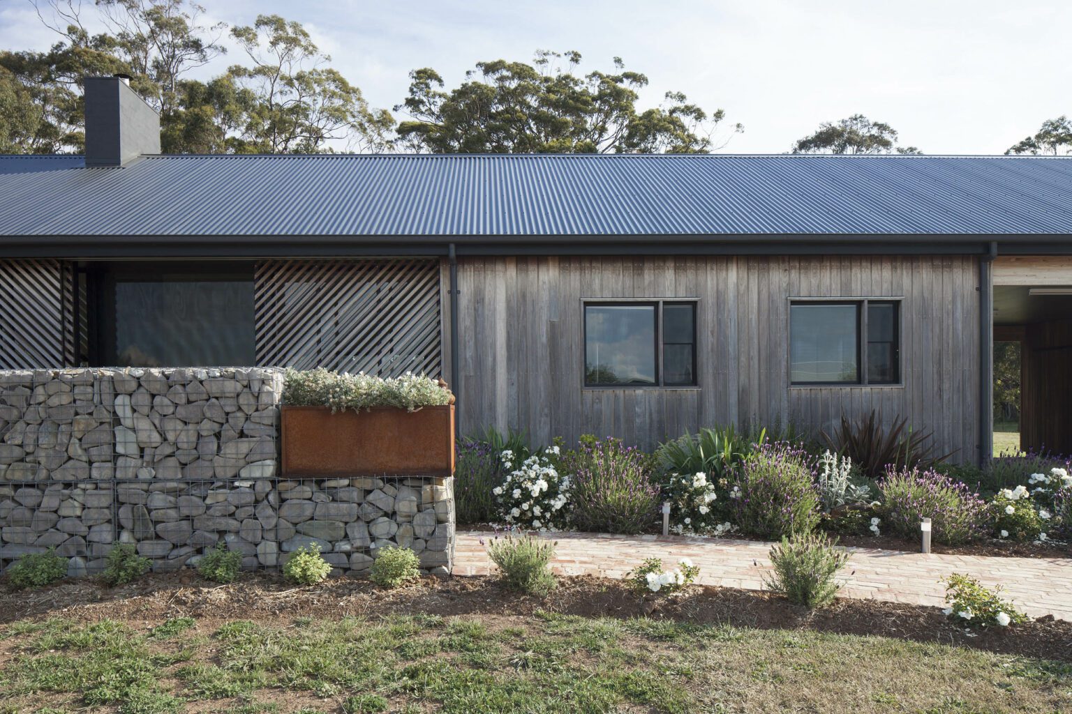 Trentham Long House - MRTN Architects