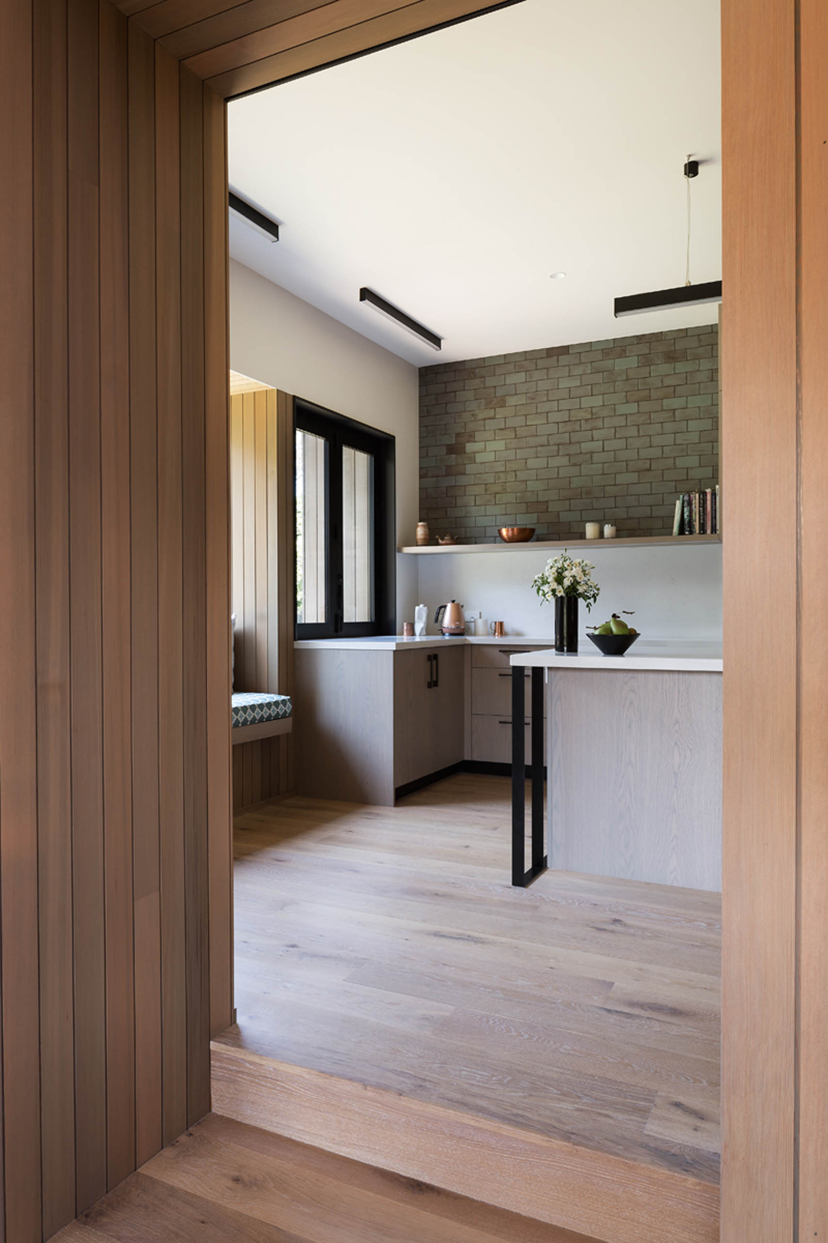 House Under Eaves - MRTN Architects